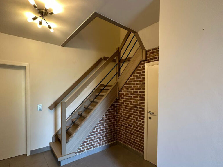 Trapleuning Hout: Waarom Kiezen Voor deze Optie? | renotrap.be